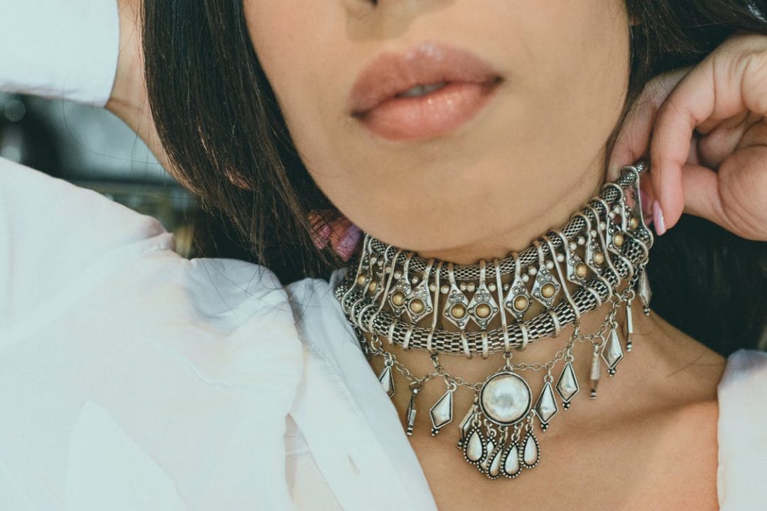 Tips on How to Wear Chunky Jewellery! | Fashionistha